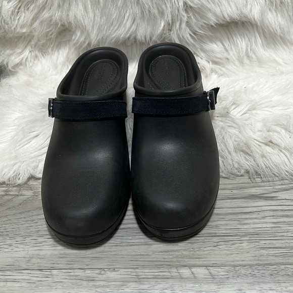 CROCS | Shoes | Crocs Dual Comfort Womans Size W8 Black Sarah Heel Mule ...